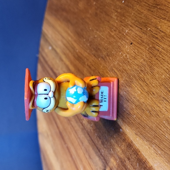 Garfield | Accents | Vintage 99 Garfield 2 Tall On Pedestal Graduation ...